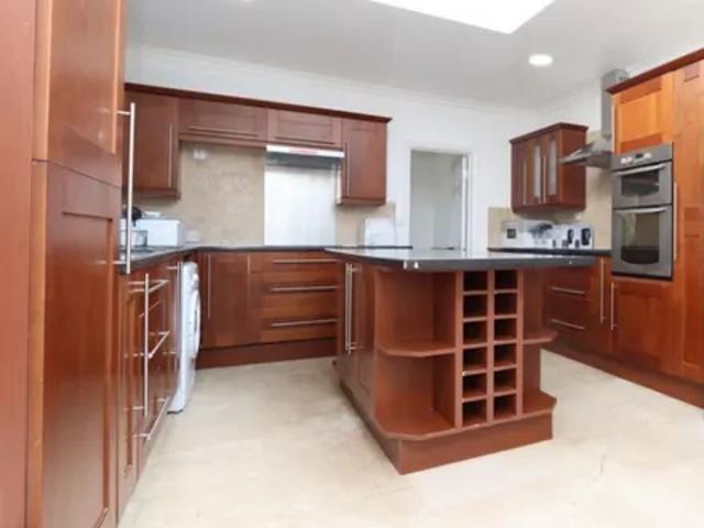 Basildon Avenue, London, IG5 0QE, United Kingdom | Room for rent #154574457 | Rentberry