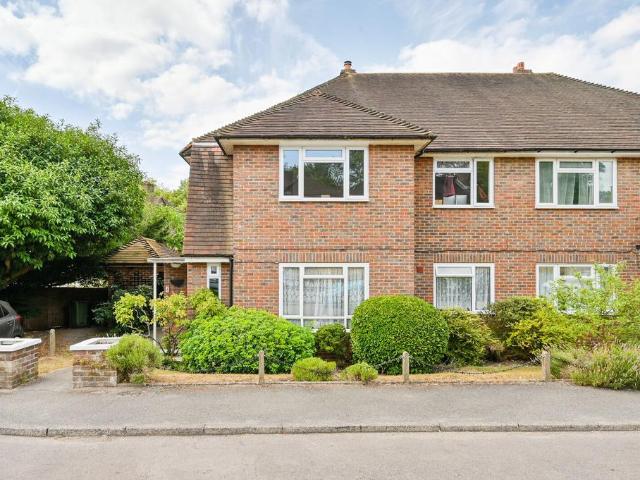 Basildon Close, Sutton, SM2 2 bed flat to rent £1,850 pcm £427 pw
