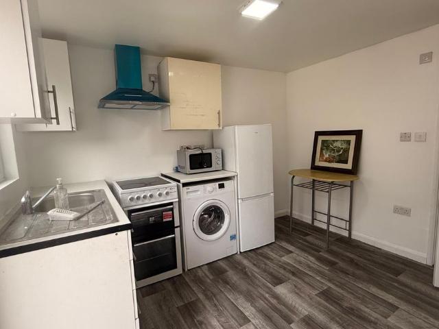 Basildon SS14, 1 bed bungalow to rent, £1,200 pcm | PrimeLocation