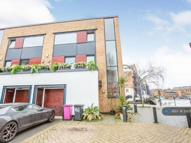 Basin Approach, London, E14 4 bed semi detached house to rent £4,950 pcm £1,142 pw