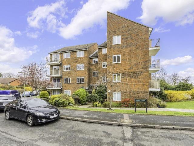 Basing Road, Banstead SM7, 2 bed flat to rent, £1,650 pcm | PrimeLocation
