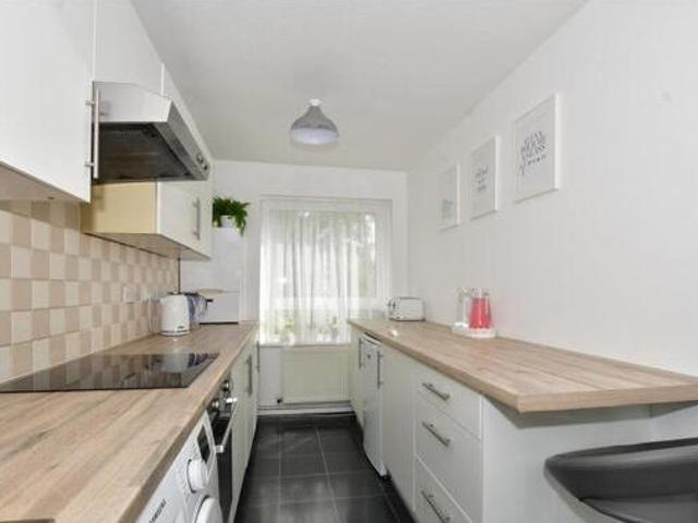 Basinghall Gardens, Sutton, 2 Bedroom Flat