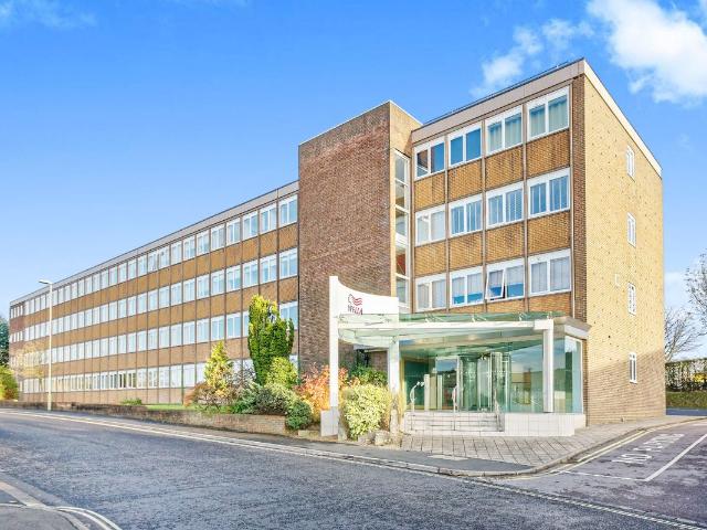 Basingstoke RG22, 2 bed flat to rent, £1,275 pcm | PrimeLocation