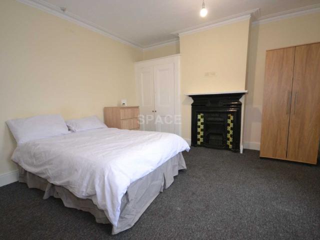 Basingstoke Road, Reading, Berkshire, RG2 0ET