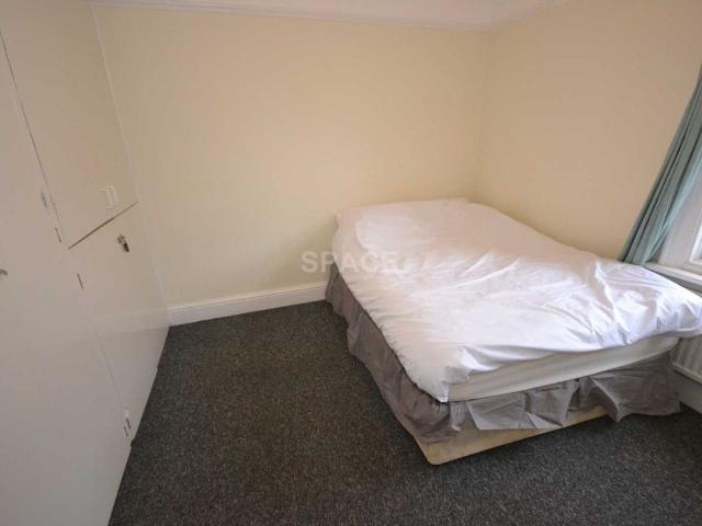 Basingstoke Road, Reading, Berkshire RG2, Room to rent, £600 pcm | PrimeLocation
