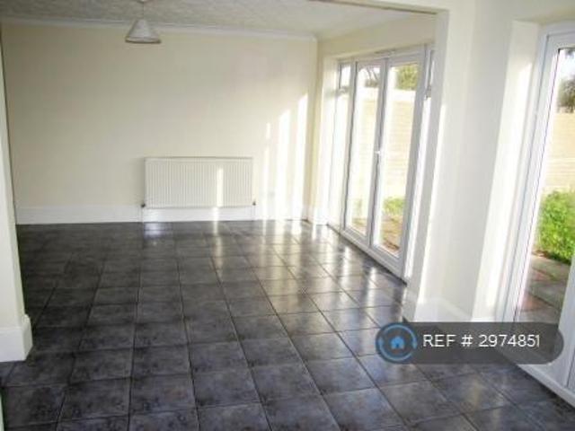 Basingstoke Road, Reading, RG2 4 bed semi detached house to rent £2,750 pcm £635 pw