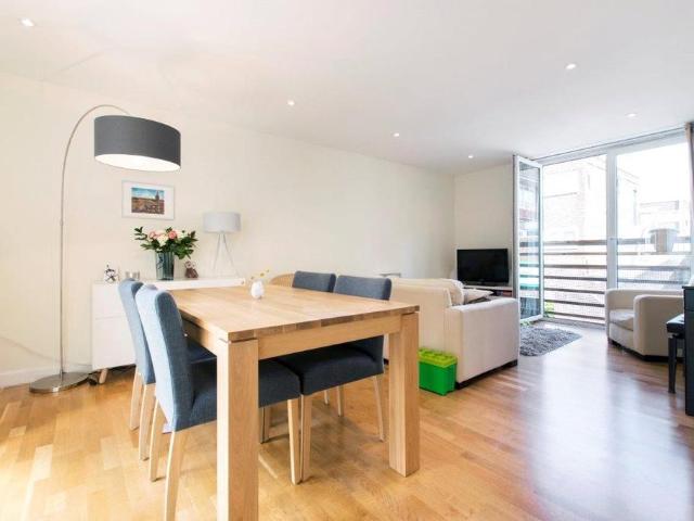 Basire Street, London, N1 2 bed apartment to rent £2,750 pcm £635 pw