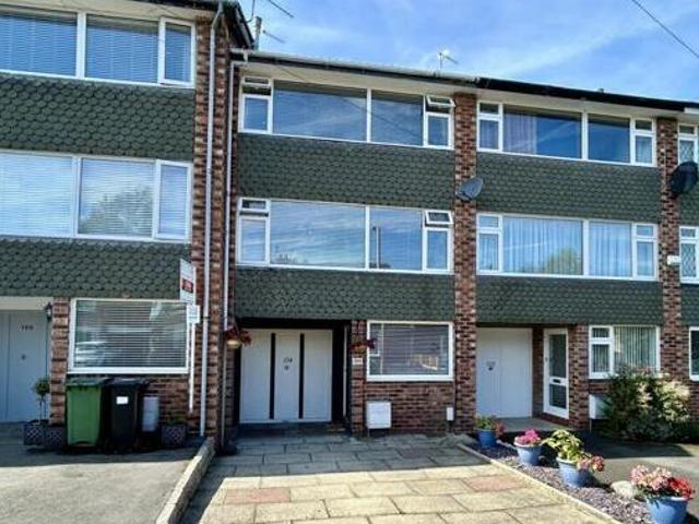 Baslow Drive, Heald Green, 3 Bedroom Town