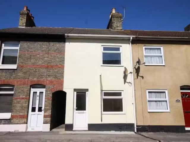 Bassett Road, Sittingbourne 3 bed house to rent £1,200 pcm.