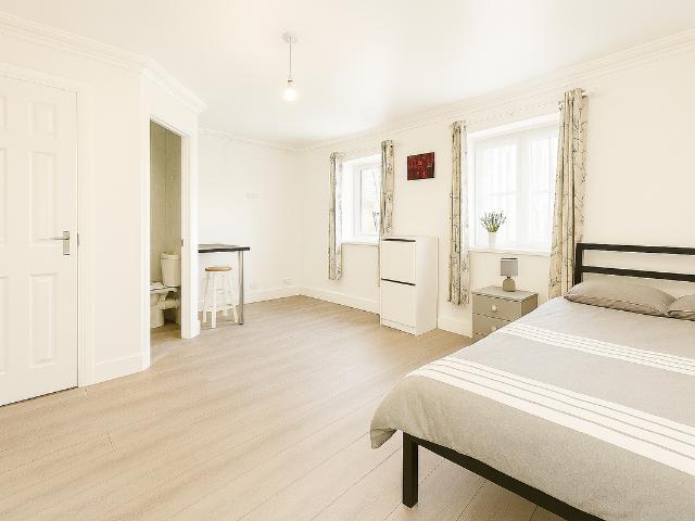 Battery Road, London SE28, Room to rent, £900 pcm | PrimeLocation