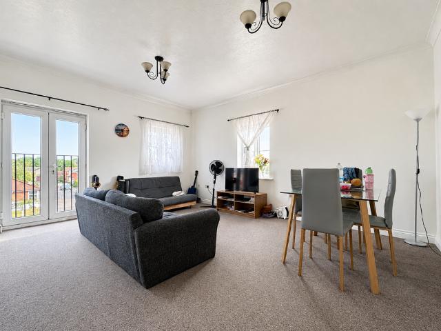 Battery Road, Thamesmead, SE28 2 bed flat to rent £1,600 pcm £369 pw