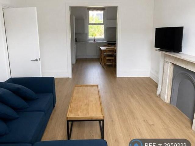 Battersea Bridge Road, London, SW11 3 bed flat to rent £3,500 pcm £808 pw