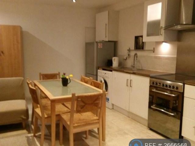 Battersea Bridge Road, London, SW11 1 bed flat to rent £1,850 pcm £427 pw