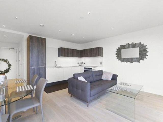 Battersea Exchange, SW8 1 bed apartment to rent £2,750 pcm £635 pw