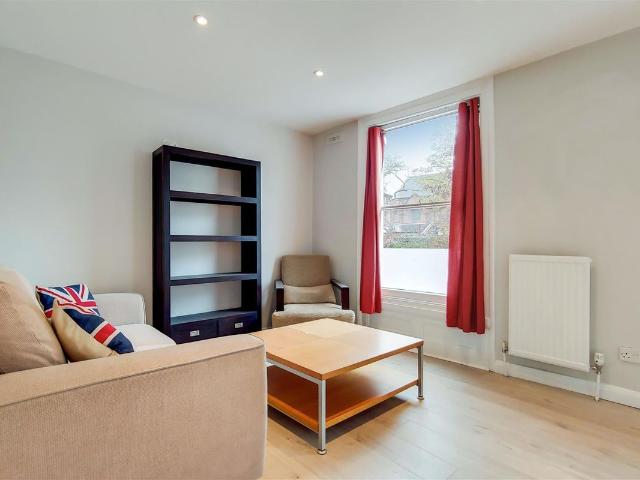 Battersea High Street, Clapham Junction SW11, 1 bed flat to rent, £1,798 pcm | PrimeLocation