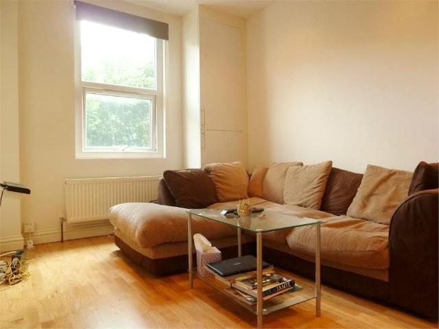 Battersea High Street, Battersea, London SW11, 2 bed flat to rent, £2,002 pcm | PrimeLocation