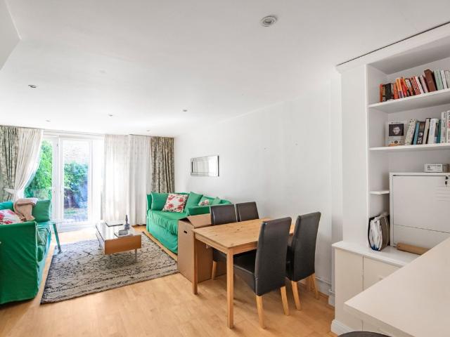 Battersea Square, Battersea, London SW11, 2 bed maisonette to rent, £3,000 pcm | PrimeLocation
