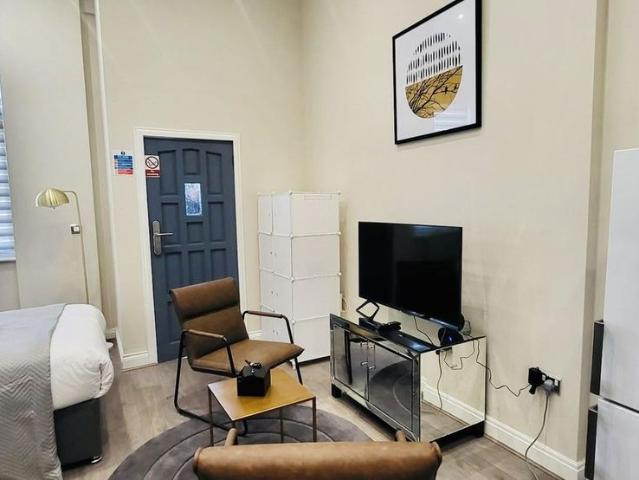 Battersea SW11, 1 bed flat to rent, £3,829 pcm | PrimeLocation