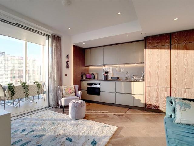 Battersea Power Station London SW11 1 bed apartment to rent £3,358 pcm £775 pw