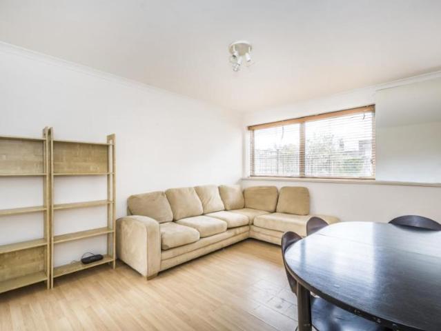 Battersea park | London | Price: 649 | Bedrooms: 3