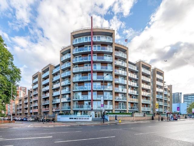 Battersea Park Road, Battersea Park. 1 bed flat to rent £2,450 pcm £565 pw