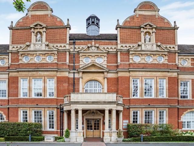 Battersea Park Road, London, SW11 Studio to rent £1,795 pcm £414 pw