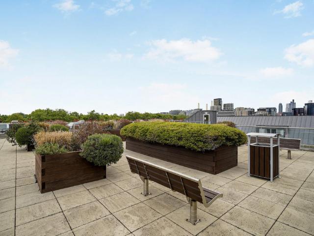 Battersea Park Road, London, SW11 Studio to rent £1,795 pcm £414 pw