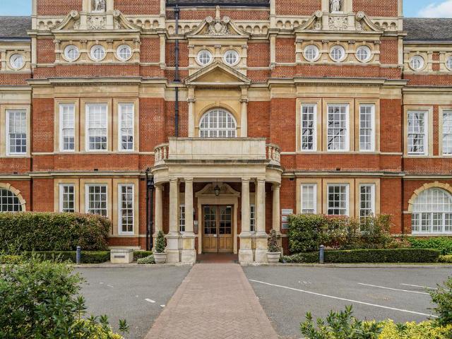 Battersea Park Road, London, SW11 Studio to rent £1,995 pcm £460 pw