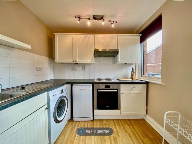Battersea Park Road, London SW11, 1 bed flat to rent, £1,800 pcm | PrimeLocation