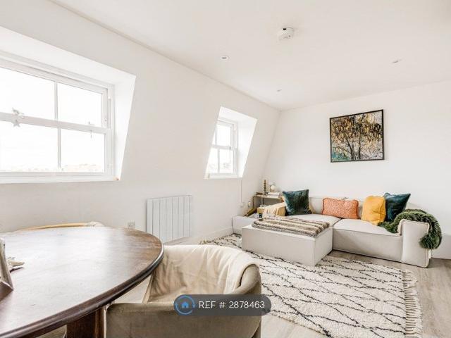Battersea Park Road, London SW11, 1 bed flat to rent, £2,300 pcm | PrimeLocation