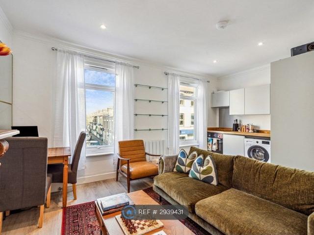 Battersea Park Road, London SW11, 2 bed flat to rent, £2,600 pcm | PrimeLocation