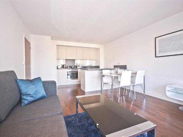 Battersea Park Road, London, SW11 4BT