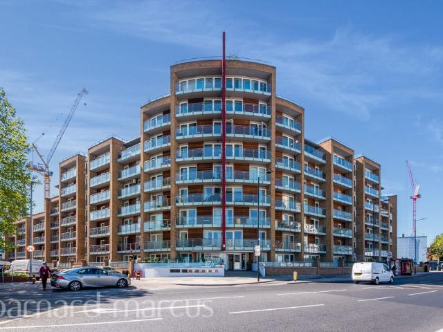 Battersea Park Road, London SW8, 1 bed flat to rent, £2,150 pcm | PrimeLocation