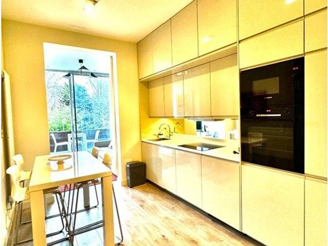 Battersea Park Road, London SW8, 1 bed flat to rent, £2,550 pcm | PrimeLocation