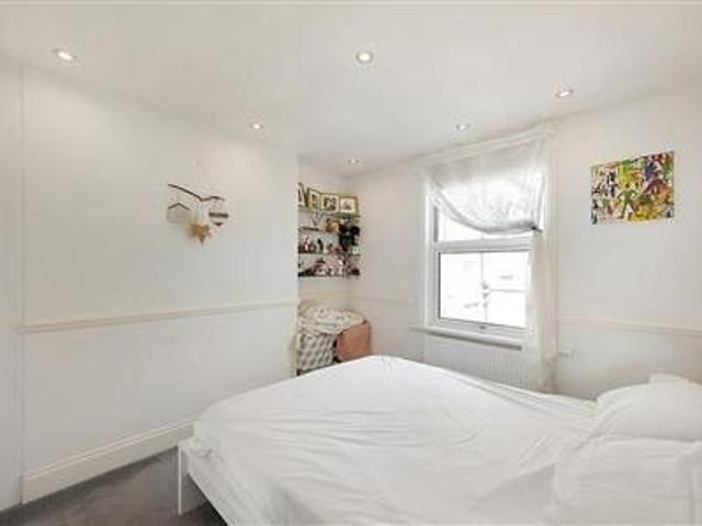 Battersea Park Road, SW8