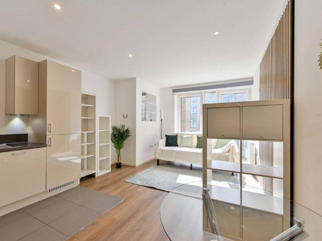 Battersea Reach, SW18, Battersea. Studio to rent £2,800 pcm £646 pw