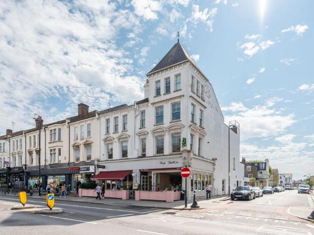Battersea Rise, Battersea, London, SW11 2 bed flat to rent £3,000 pcm £692 pw