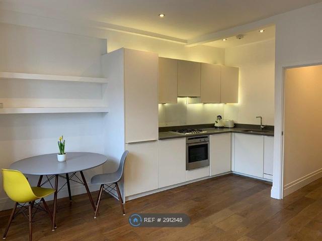 Battersea Rise, London SW11, 2 bed flat to rent, £2,500 pcm | PrimeLocation