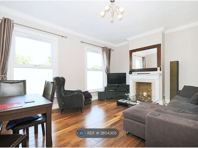 Battersea Rise, London SW11, 3 bed flat to rent, £3,500 pcm | PrimeLocation
