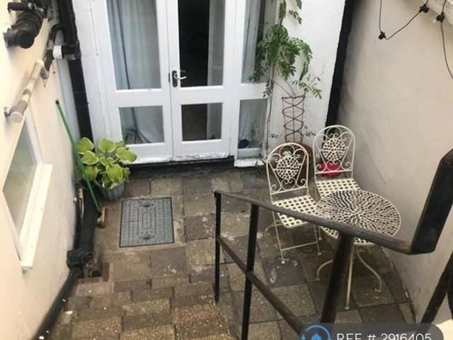Battersea Rise, London, SW11 Studio to rent £2,000 pcm £462 pw