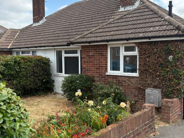 Battle Crescent, Hailsham BN27, 2 bed bungalow to rent, £1,150 pcm | PrimeLocation