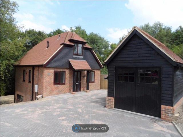 Battle Gates, Battle TN33, 4 bed detached house to rent, £1,950 pcm | PrimeLocation