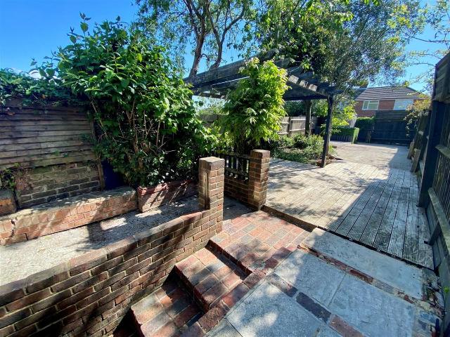 Battle Road, Hailsham BN27, 3 bed terraced house to rent, £1,200 pcm | PrimeLocation