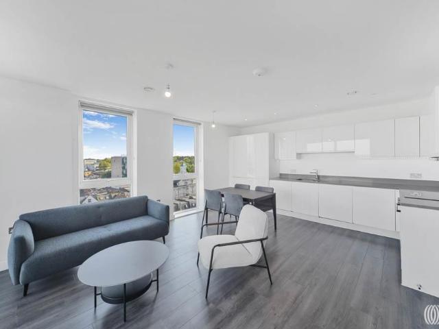 Batavia Road London SE14 3 bed flat to rent £3,000 pcm £692 pw