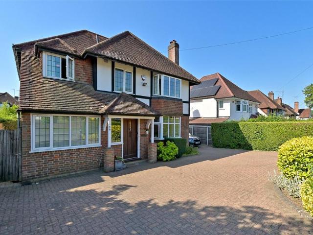 Batchworth Lane, Northwood. 4 bed detached house to rent £4,000 pcm £923 pw