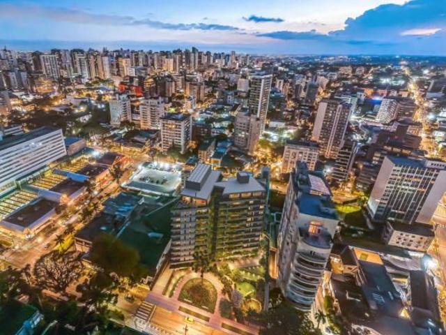 Batel · 241,6m² · 4 Quartos · 4 Vagas de Garagem