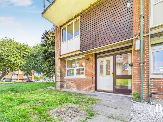 Batemoor Drive, Batemoor, Sheffield S8, 2 bed flat to rent, £795 pcm | PrimeLocation