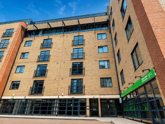 Bateman's Row, London, EC2A 1 bed flat to rent £2,450 pcm £565 pw