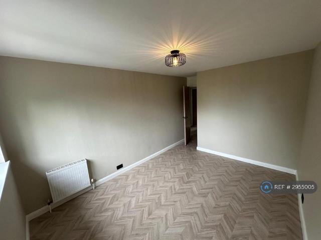 Bath Close, London, SE15 2 bed flat to rent £2,300 pcm £531 pw
