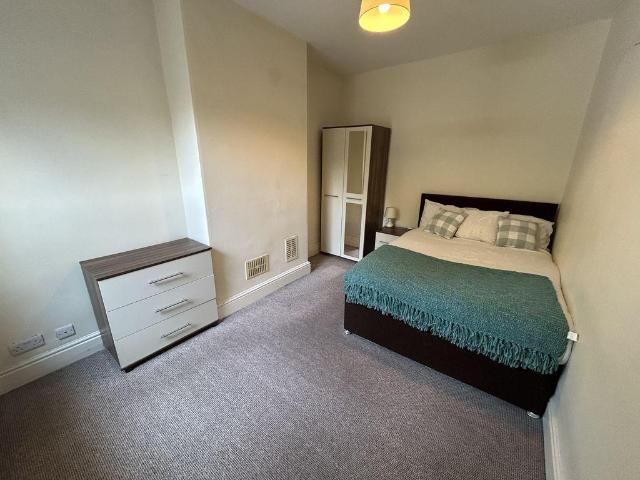 Bath Lane, Mansfield. Ensuite Room! 1 bed in a house share to rent £1,798 pcm £415 pw